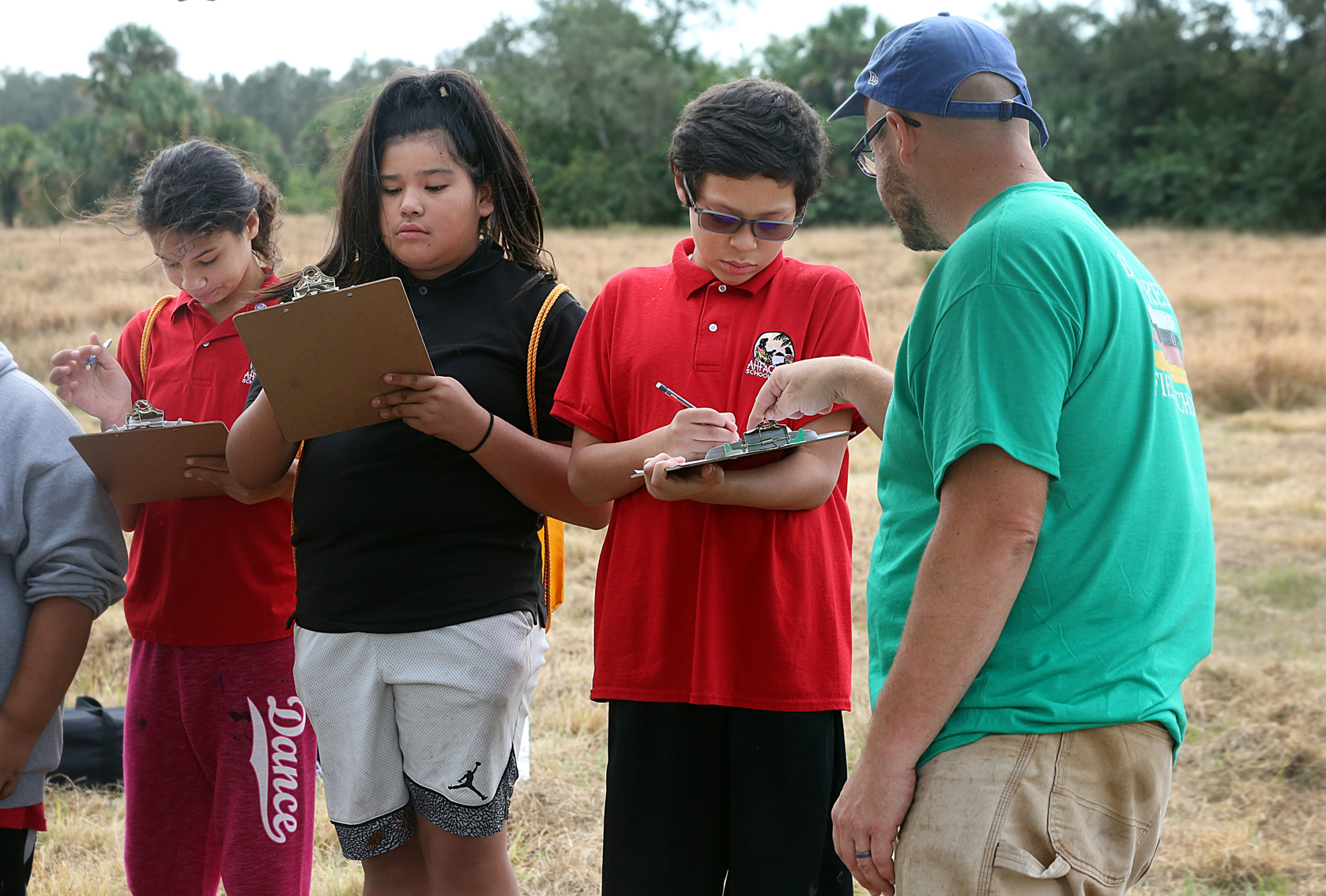 Ahfachkee students dig up past in BC pasture • The Seminole Tribune