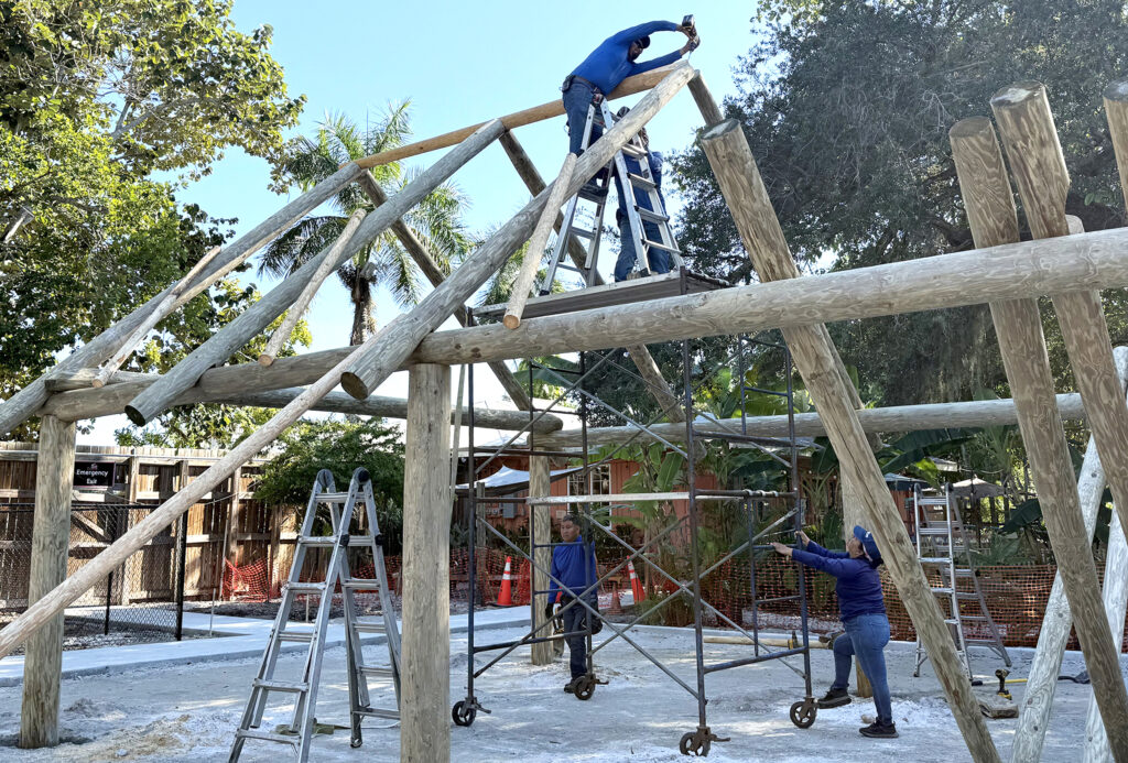 Jimmy Wayne Holdiness builds huge chickee at Bonita Springs attraction ...